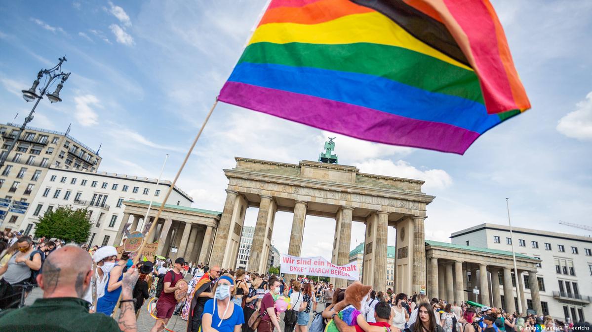 CSD in Berlin: "United in Love" – DW – 22.07.2022