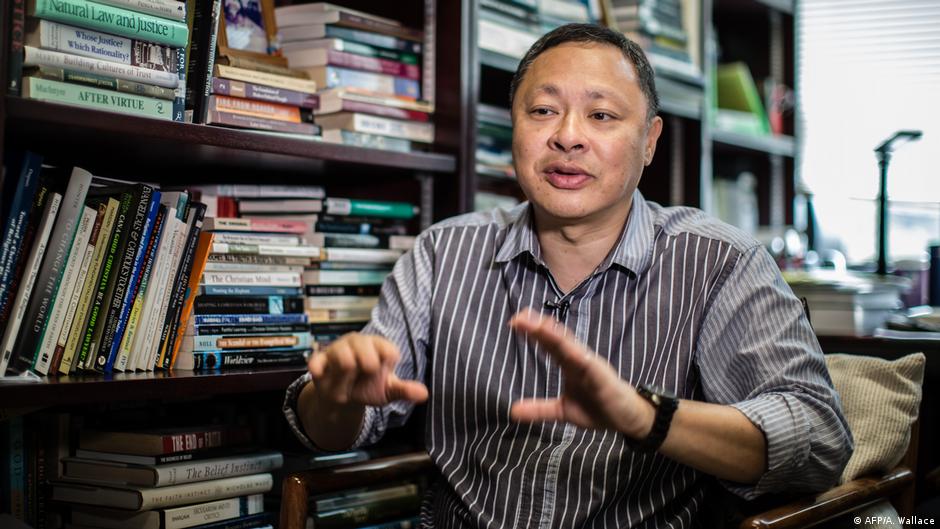 Hong Kong professor fired for 'doing evil' – DW – 07/29/2020