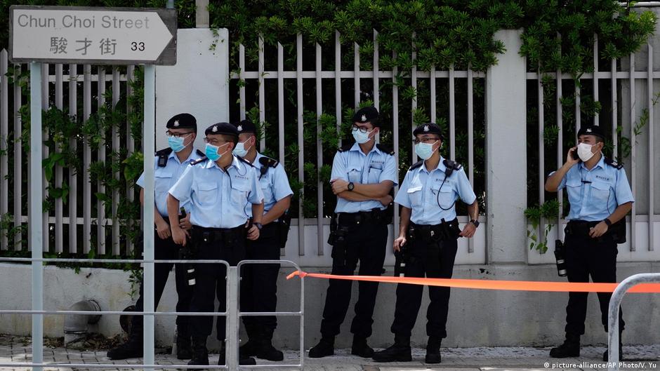 Interview: HK’s police behavior a threat to press freedom – DW – 08/12/2020