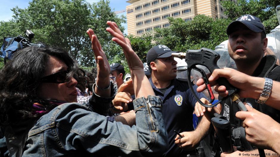 Τουρκία: παρακολούθηση και βία από τις δυνάμεις ασφαλείας – DW – 11/11/2020