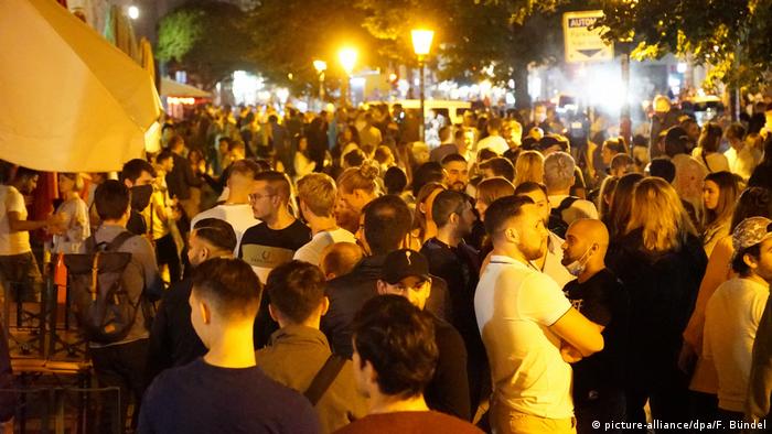 Hamburg′s Reeperbahn: Amusement strip in times of COVID-19 | DW Travel ...