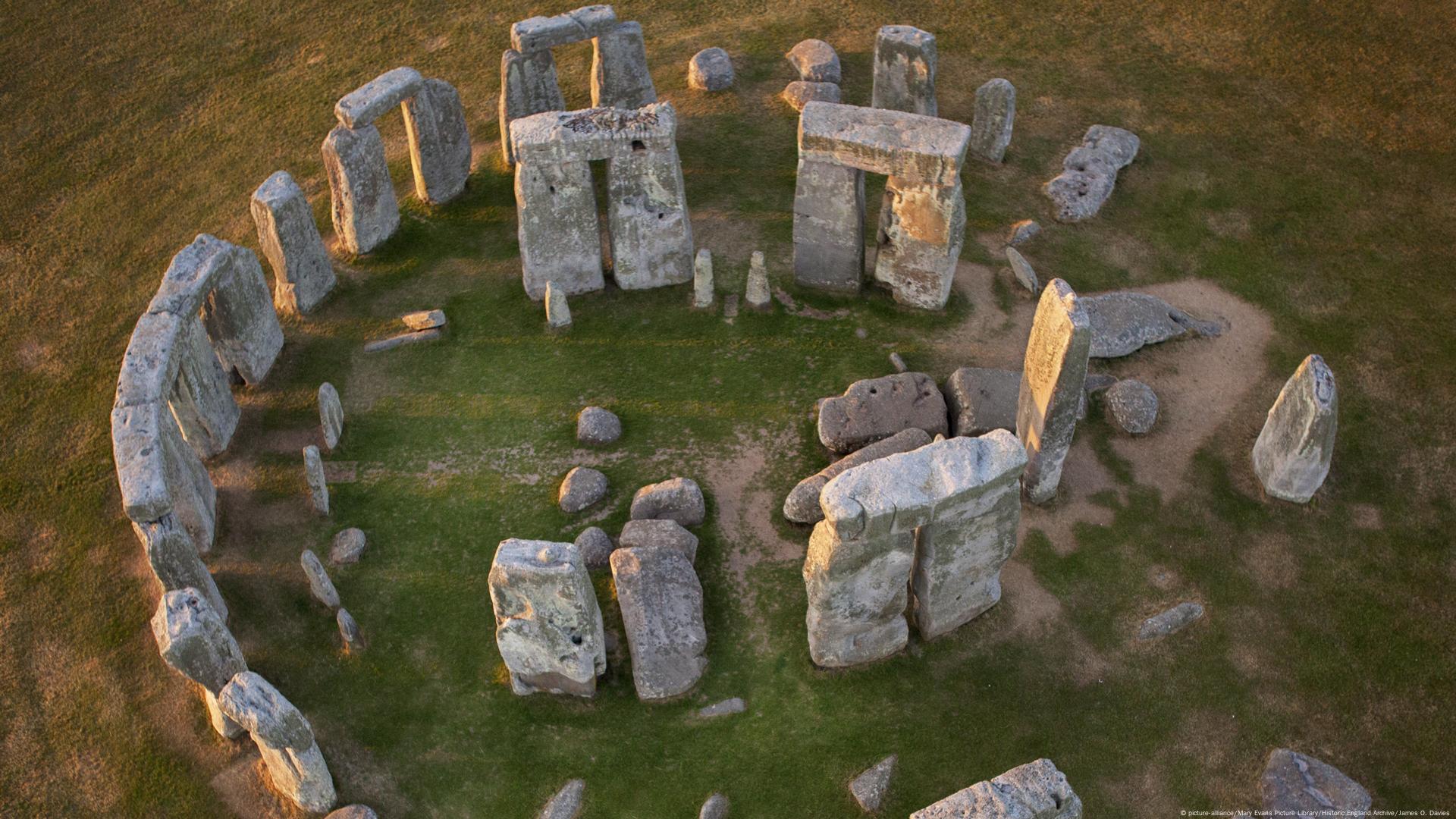 Stonehenge NedhalDarsi
