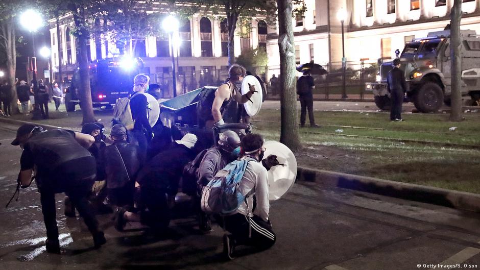 Jacob Blake protests: Teen charged in Kenosha shootings – DW – 08/28/2020