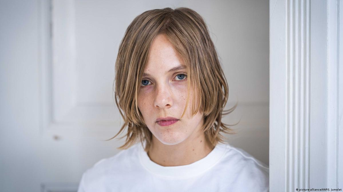 Rijneveld snatches International Booker prize – DW – 08/27/2020