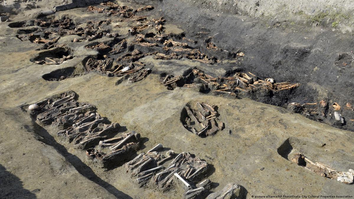 Over 1,500 human remains found at Japan mass grave – DW – 08/26/2020