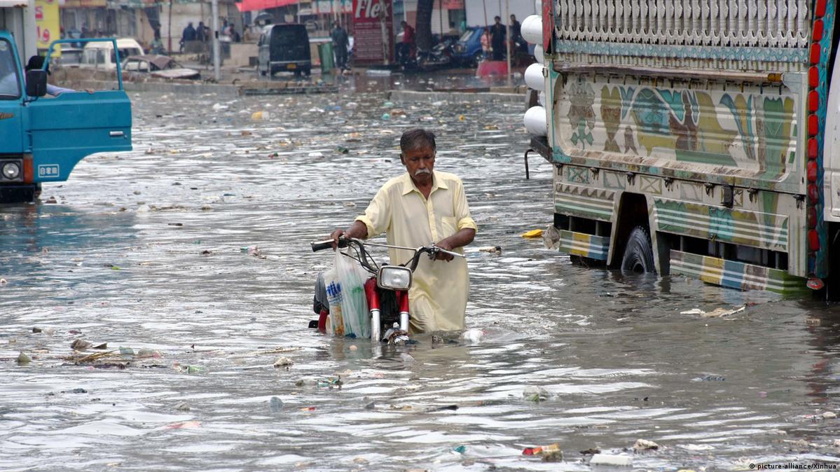 Pakistan: Karachi hit by worst floods since records began
