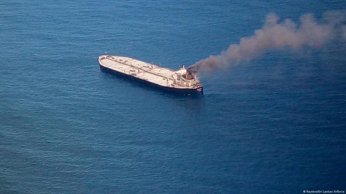 Oil tanker on fire near Sri Lanka – DW – 09/03/2020