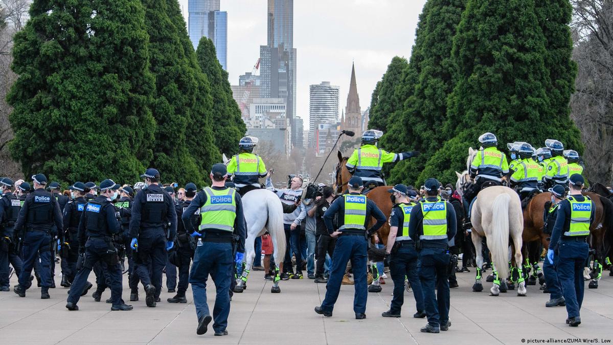 Australian police crack down on anti-lockdown rallies – DW – 09/05/2020