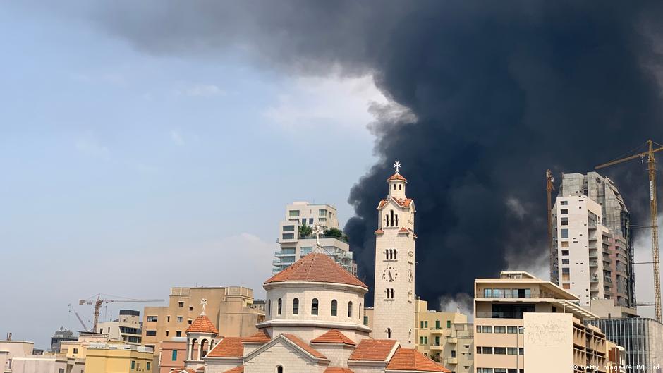 Lebanon: Huge fire at Beirut port burns food aid – DW – 09/10/2020