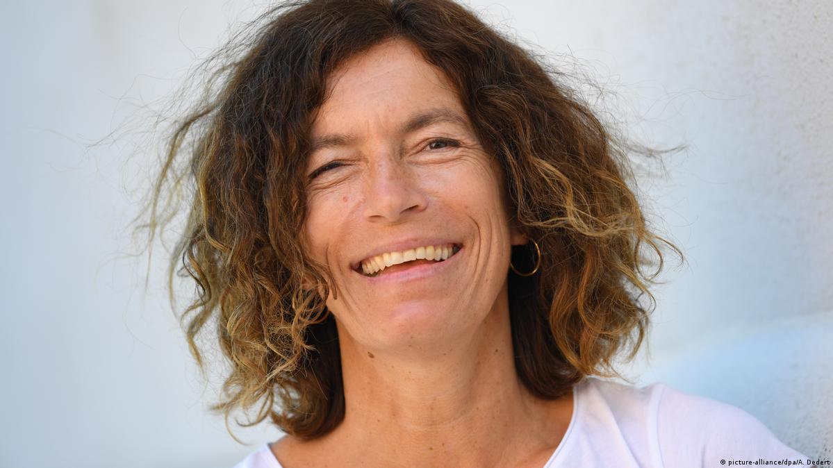 Anne Weber wins the German Book Prize 2020 – DW – 10/12/2020