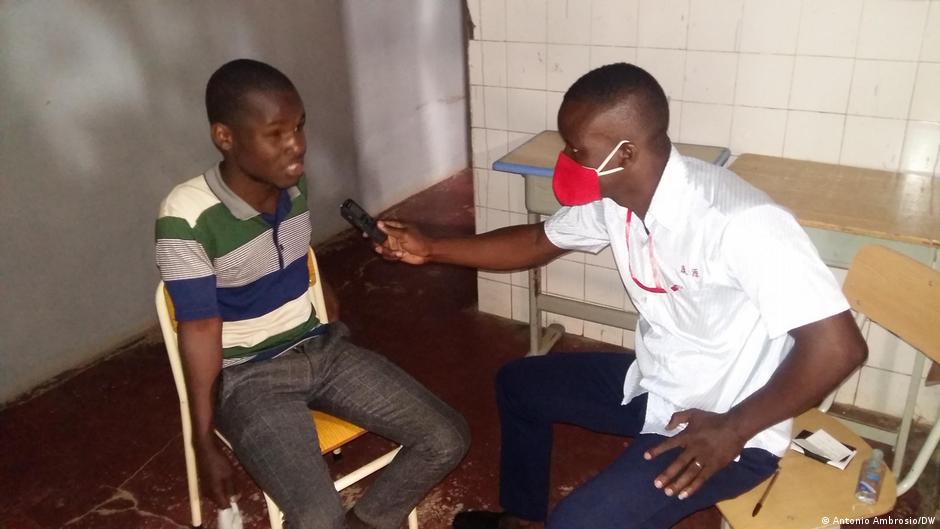 Deficientes visuais pedem ajuda em Angola – DW – 18/09/2020