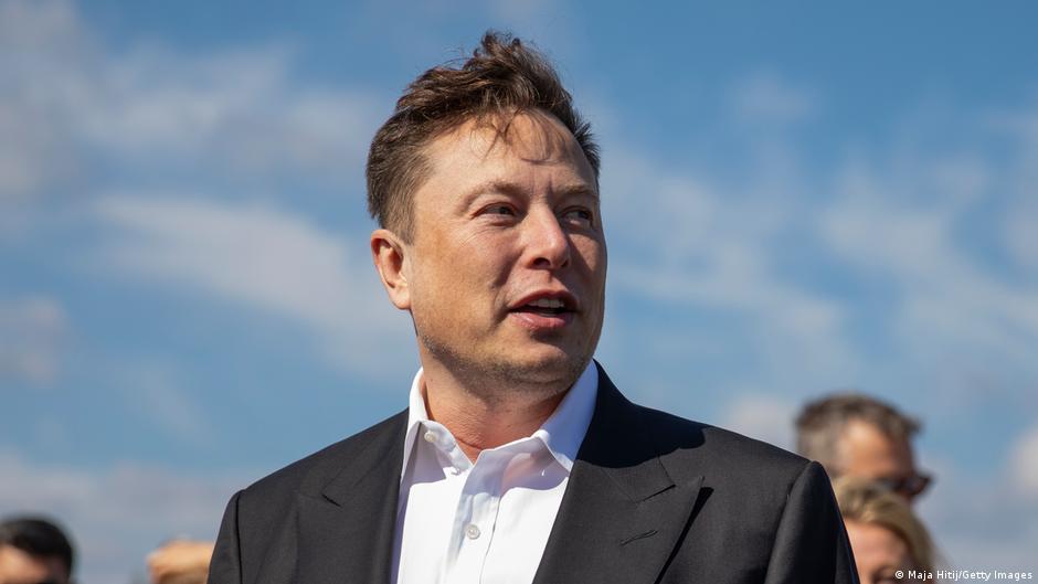 Elon Musk: The cult of the Tesla boss – DW – 12/03/2020