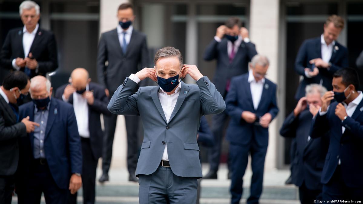 How the EU imposes and lifts sanctions – DW – 02/09/2021