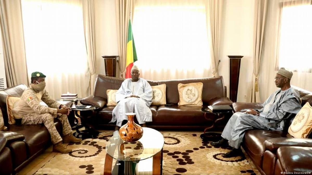Mali coup leader fires prime minister and president – DW – 05/25/2021