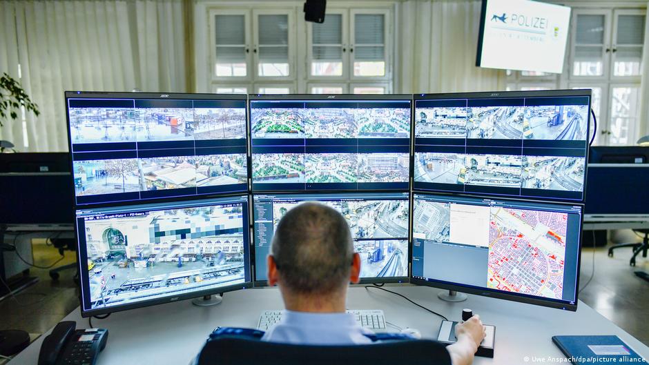 German state suspects far-right cases in intelligence staff – DW – 10 ...