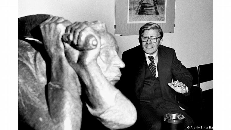 Helmut Schmidt's art collection – DW – 10/05/2020