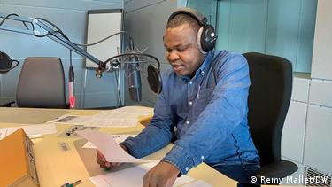 Unbiased information for free minds