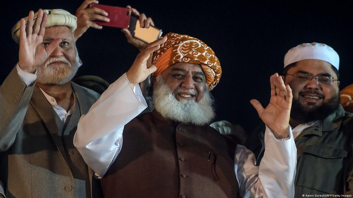 Pakistan's Islamic parties push for Taliban recognition – DW – 10/08/2021