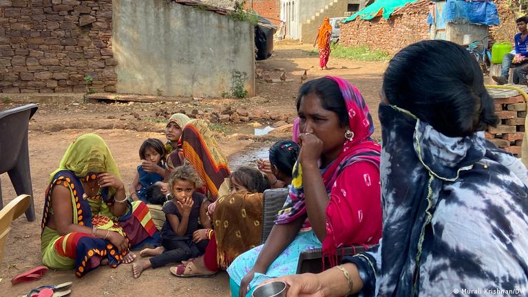 'Prostitution village' in India tries to go digital – DW – 10/09/2020