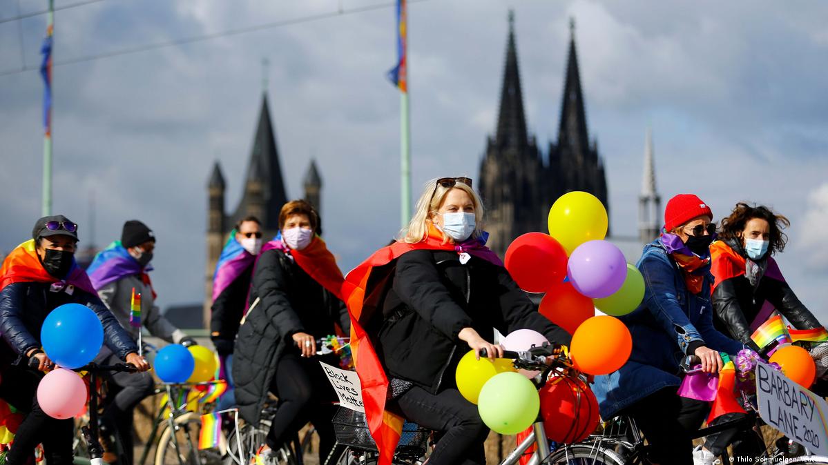 Cologne Pride takes place on bikes – DW – 10/11/2020