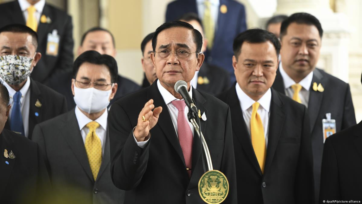 Thai PM refuses to step down as protesters defy police