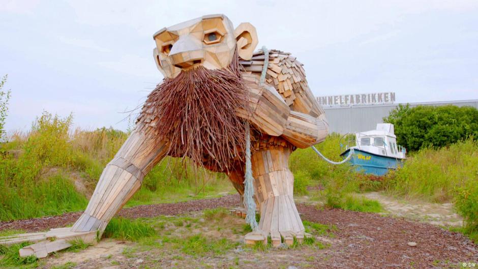Mystical sculptures of trolls made from recycled wood – DW – 10/17/2020