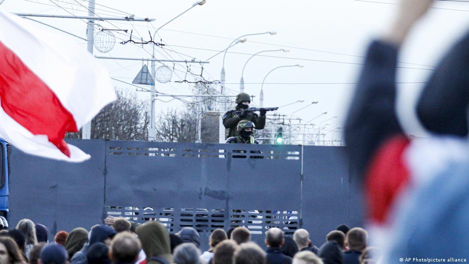 Belarus: Massive protest ahead of strike ultimatum – DW – 10/25/2020