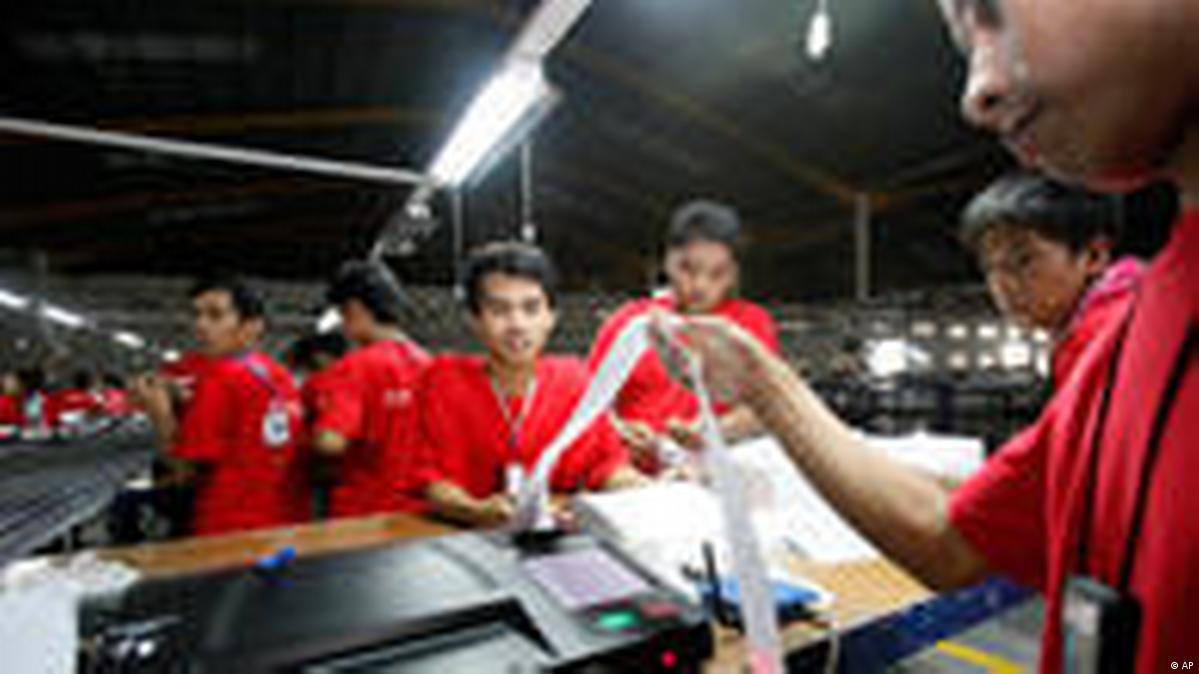 Container: Interview Philippine voting machines – DW – 05/05/2010