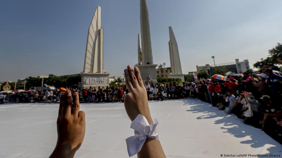 Thailand: Three-pronged protests gather pace – DW – 11/14/2020