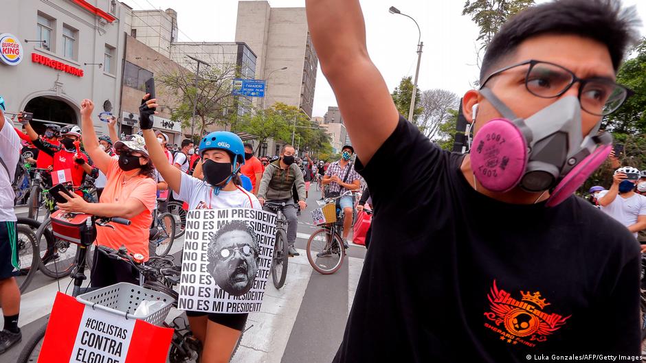 Peru sees third new president in a week – DW – 11/17/2020