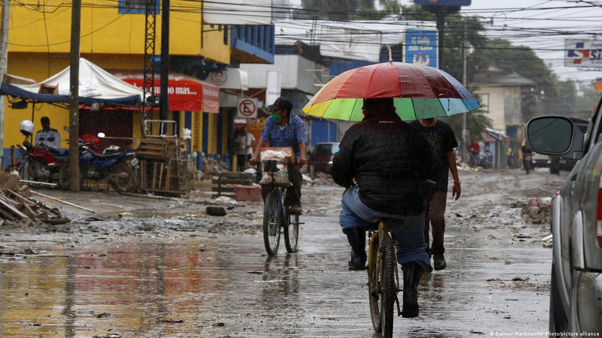 'Catastrophic' Hurricane Iota reaches Central America