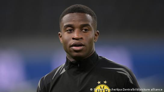Dortmund wunderkind Moukoko makes Bundesliga history – DW – 11/21/2020