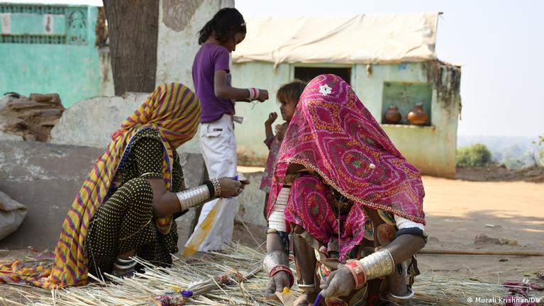 A glimpse into India's nomadic Banjara community – DW – 11/26/2020