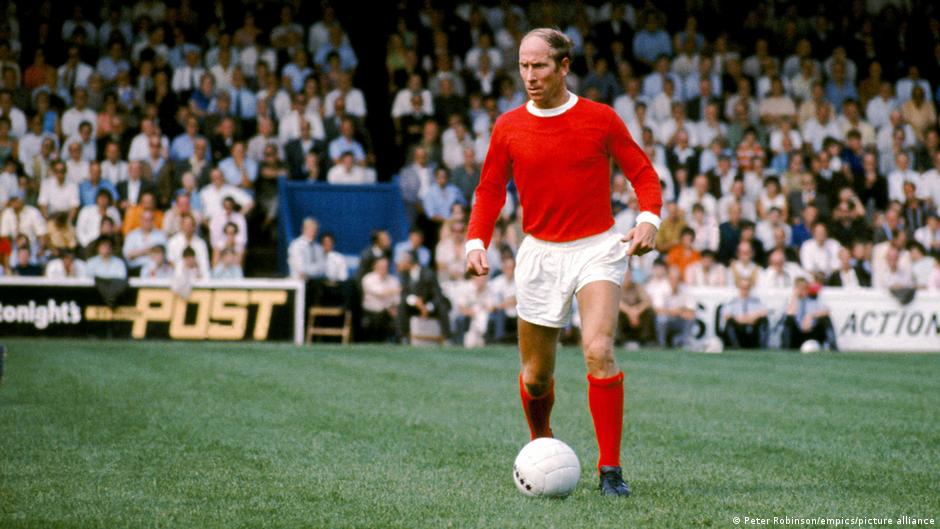 England football World Cup winner Bobby Charlton dies – DW – 10/21/2023