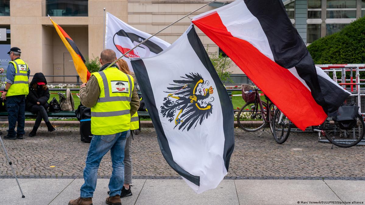 Im Visier: "Reichsbürger" und verwandte Demokratiefeinde