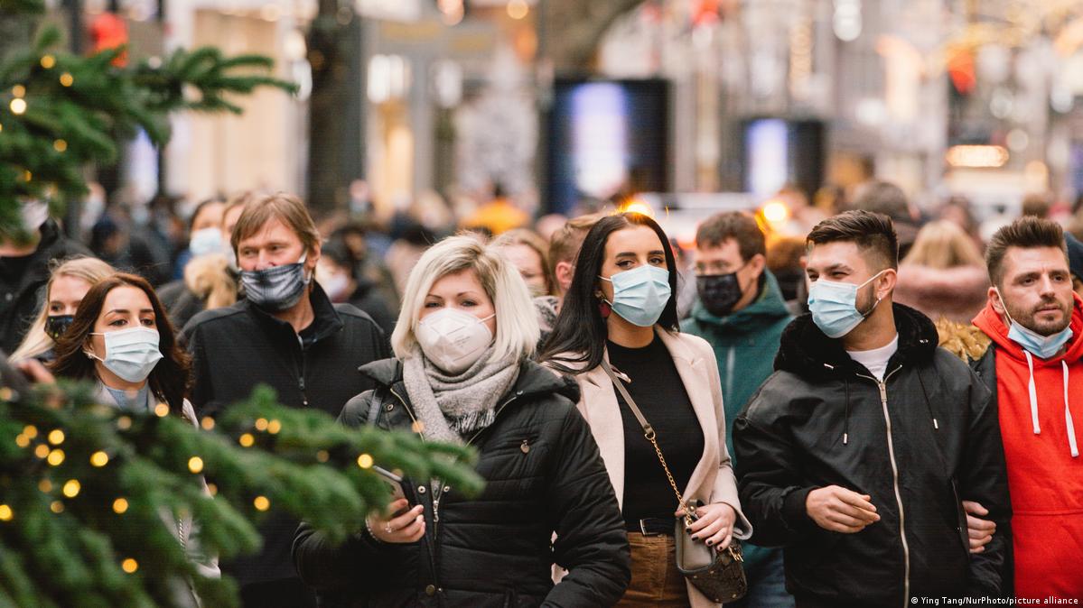 Calls grow for harder lockdown in Germany – DW – 12/08/2020