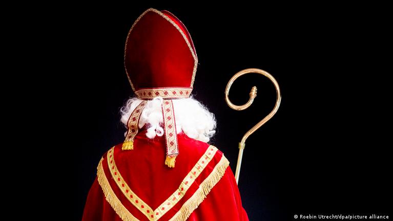 COVID kills 26 after Santa visits Belgian home