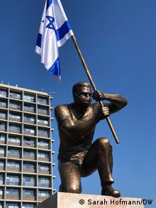 Israel: A monument to anti-Netanyahu demonstrators stirs debate ...