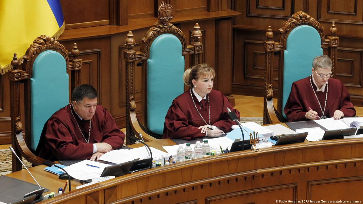 Top Ukraine judge probed for witness tampering – DW – 12/28/2020