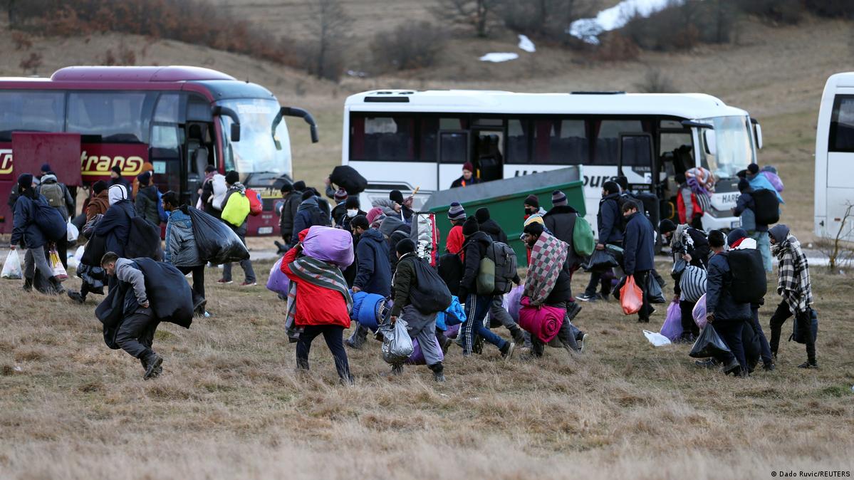 EU calls for humane conditions at Bosnia's migrant camps – DW – 01/03/2021