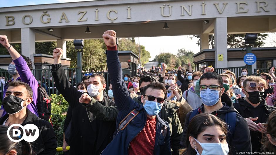 Turkey: Students protest against Erdogan-appointed rector – DW – 01/05/2021