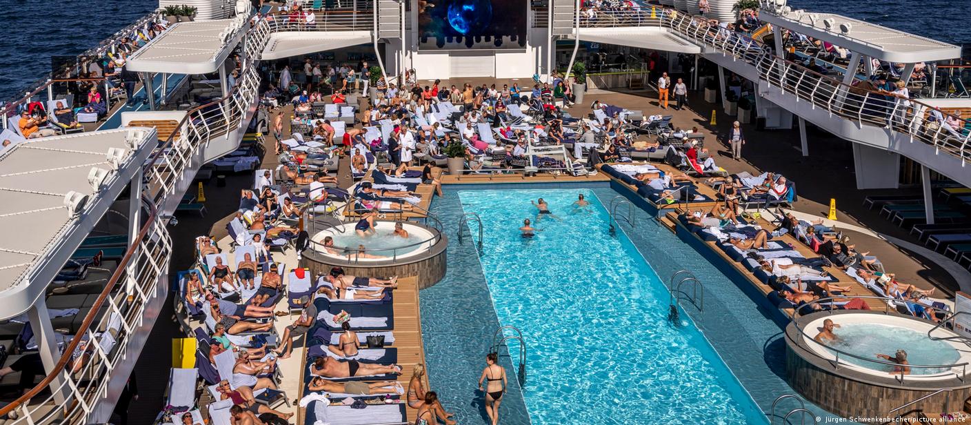 Carnival Cruise Pool Party