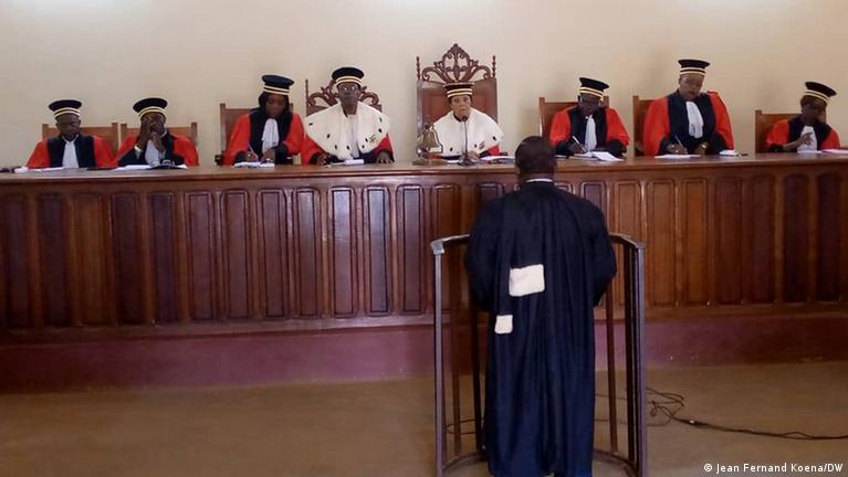 Les juges constitutionnels sont-ils indépendants