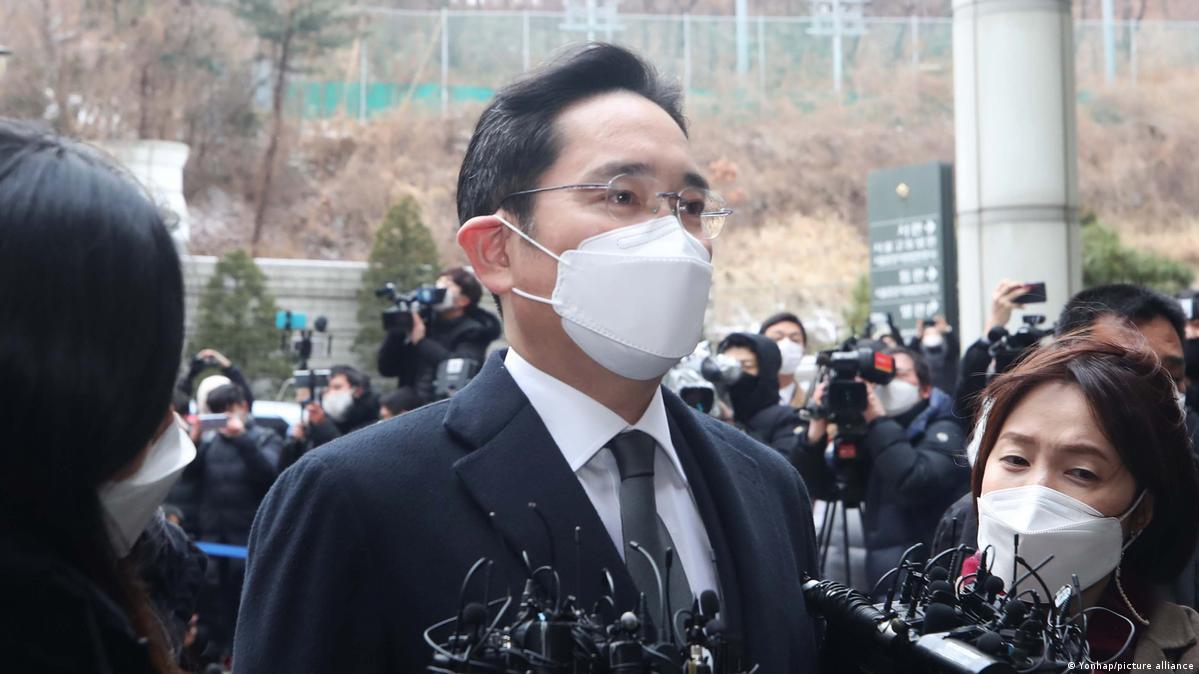 Samsung's Lee sentenced to 30 months in jail