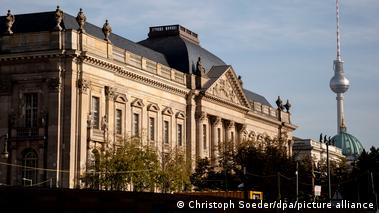 Berlin State Library finally reopens – DW – 01/25/2021