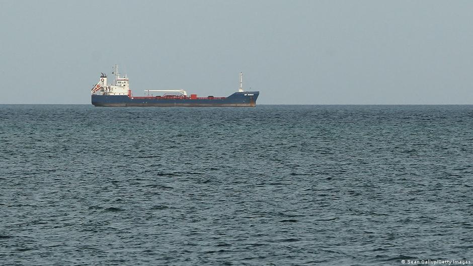 Pirates launch deadly attack on cargo ship off Nigeria – DW – 01/24/2021