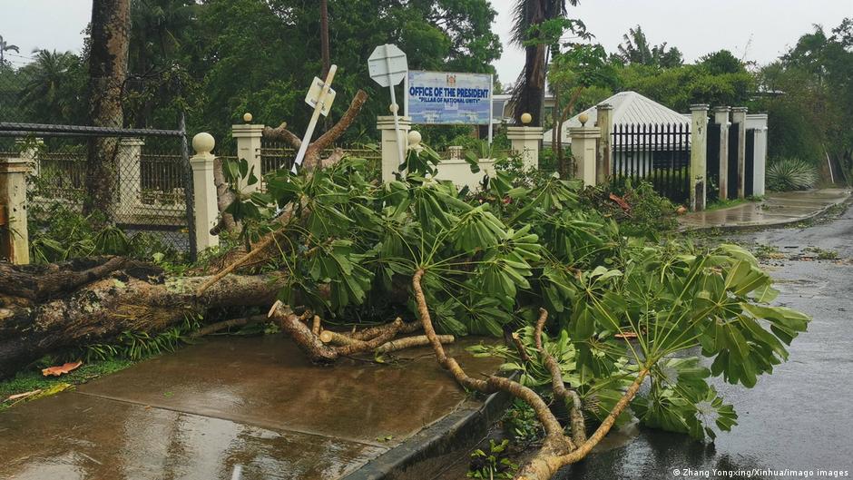 Deadly cyclone batters Fiji, sparks flooding