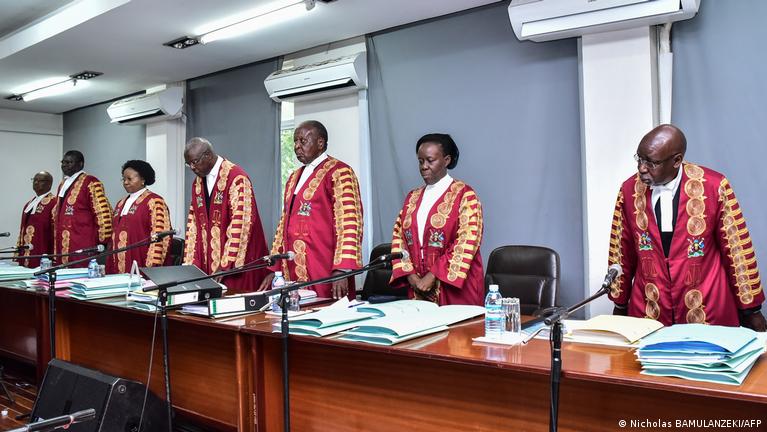 An yanke wa 'yan adawa 16 hukunci kan yaudara a Yuganda – DW – 10/22/2024