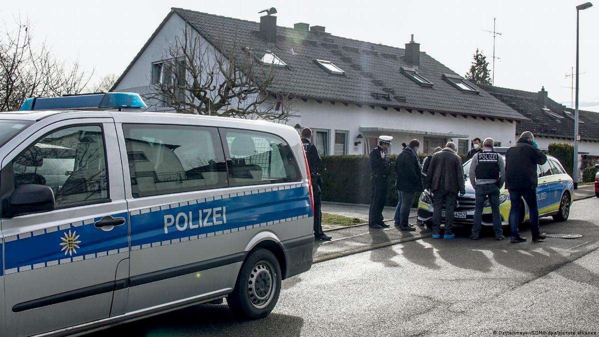 German policeman injured in Japanese sword attack – DW – 02/04/2021