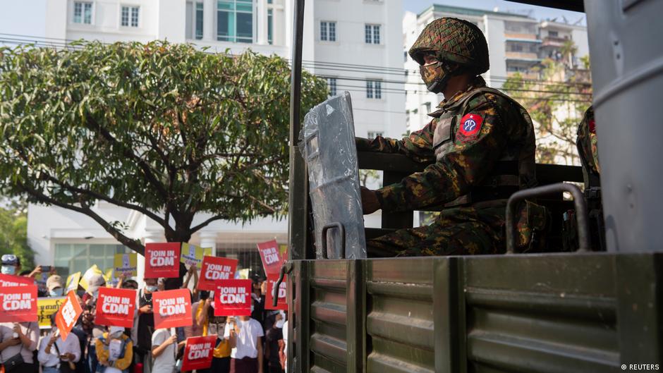 Myanmar: Military deploys armored vehicles in major cities